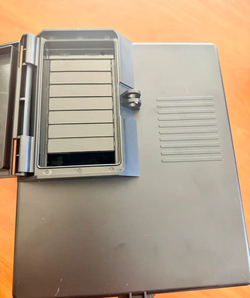 Caja Breaker GE 4 (104) plastica exterior | Jfs Solar LLC